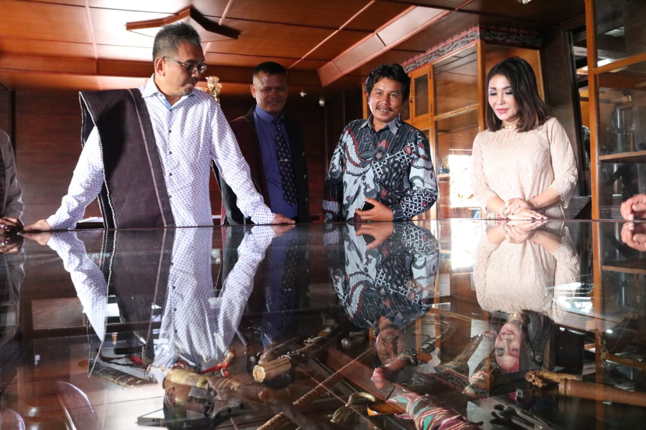 Sihar Sitorus dan Keluarga Resmikan Rumah Parngingotan untuk Almarhum D ...